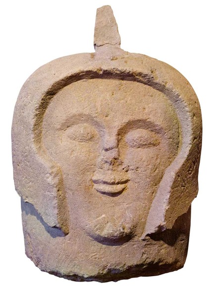 Il cippo a testa di guerriero esposto nel Museo “Claudio Faina ...