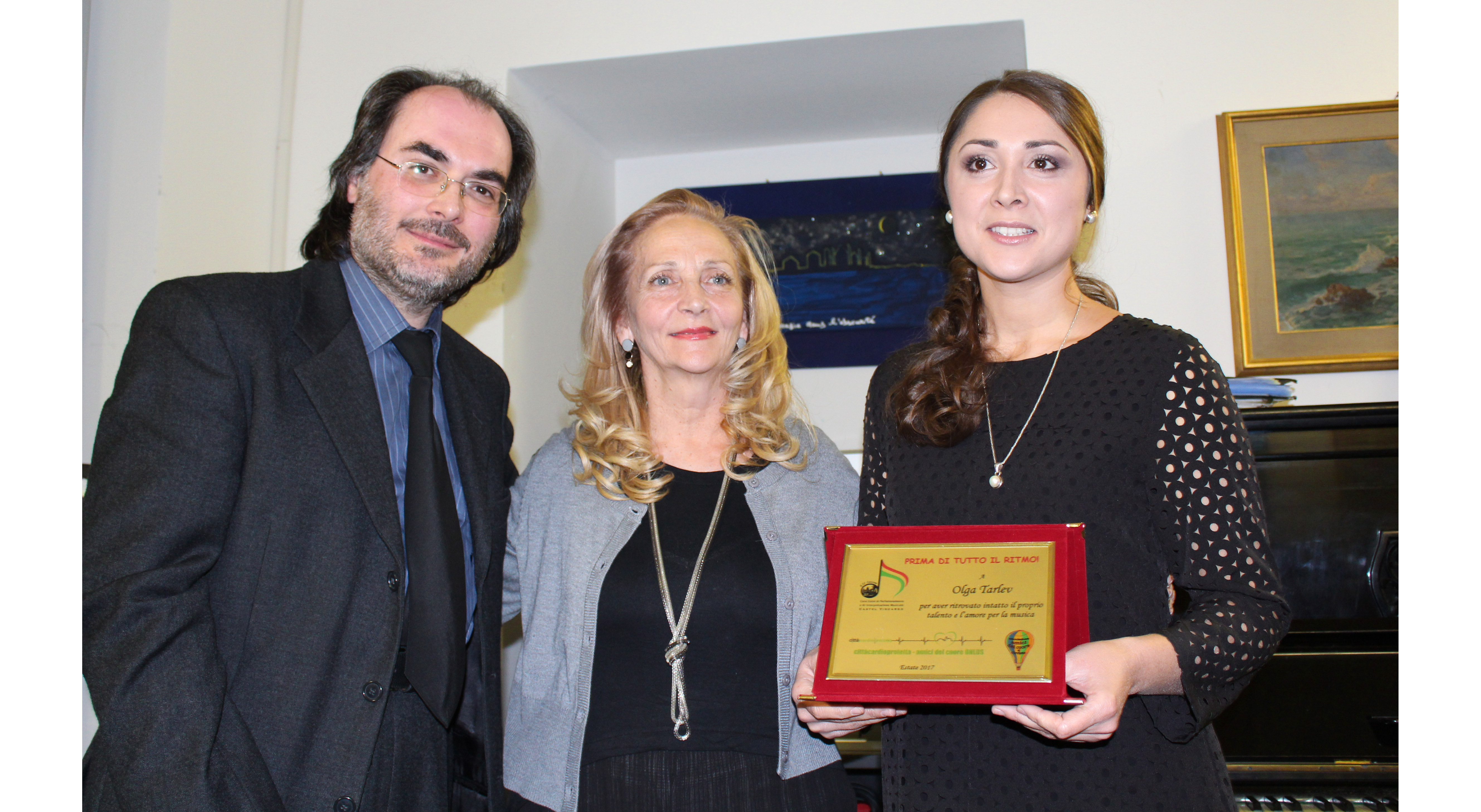 La pianista Olga Tarlev riceve il premio "Prima di tutto il ritmo ...