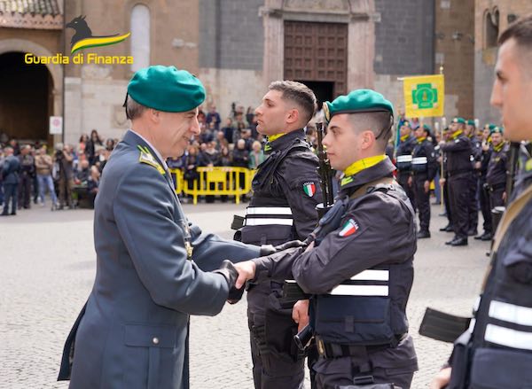 Consegnato basco verde agli allievi finanzieri specializzazione ...